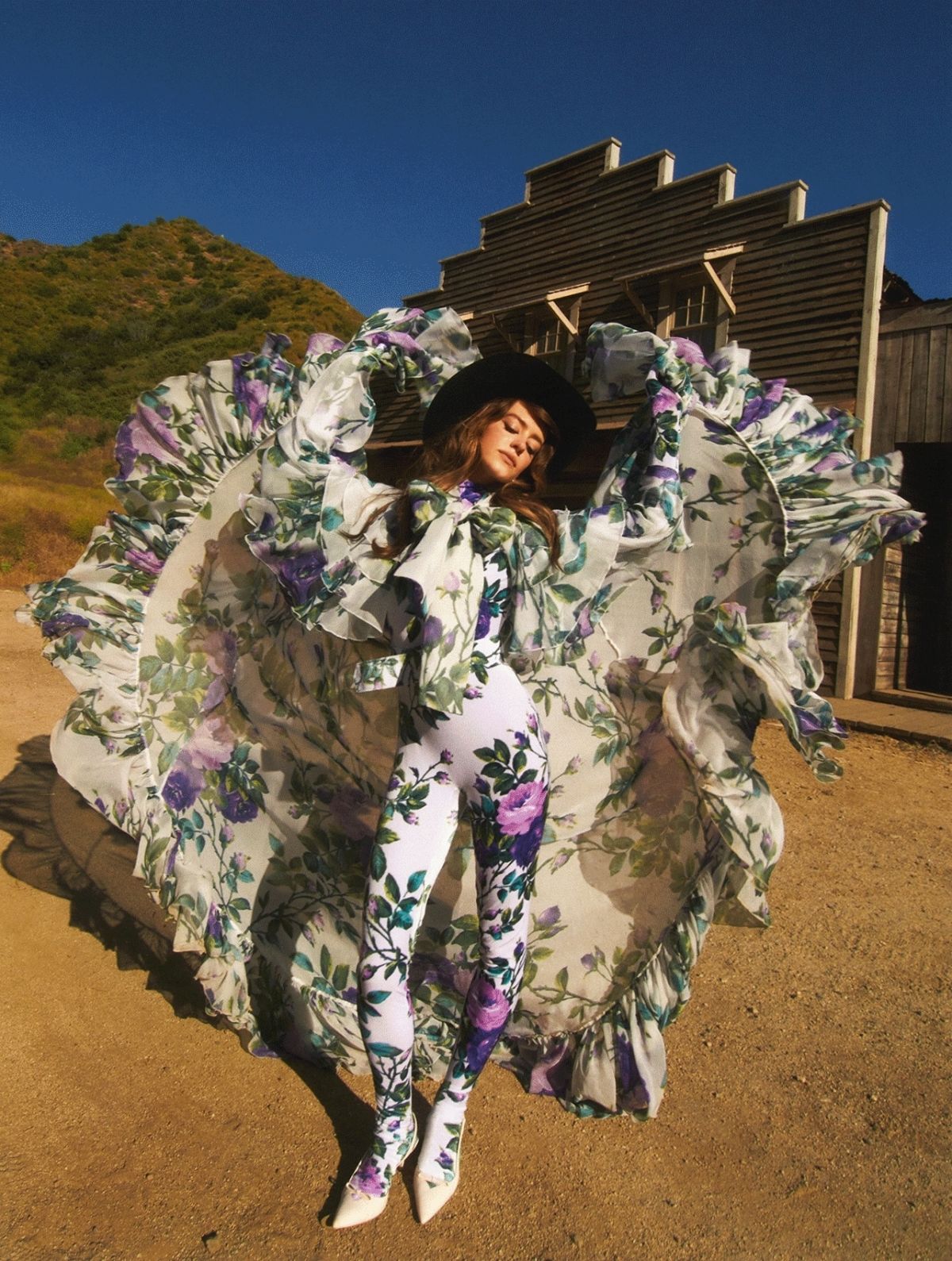 Daisy Edgar-Jones : Élégance et Audace dans Who What Wear - 29 juillet 2024